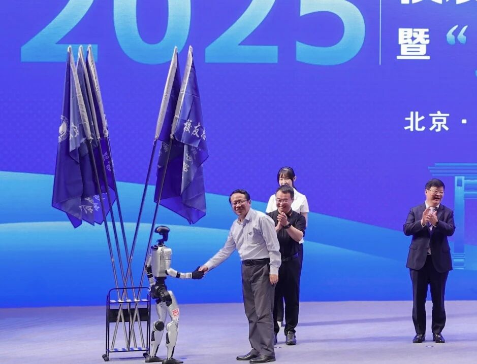 BUPT Holds 2025 Alumni Development Conference and Launches “Returning ...